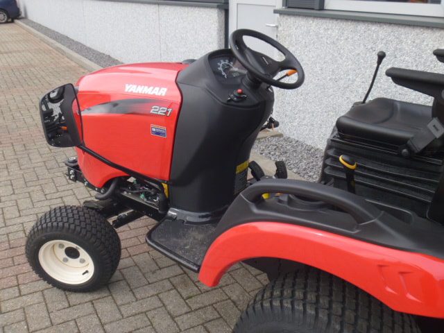 Yanmar SA221 4wd HST • VM Service