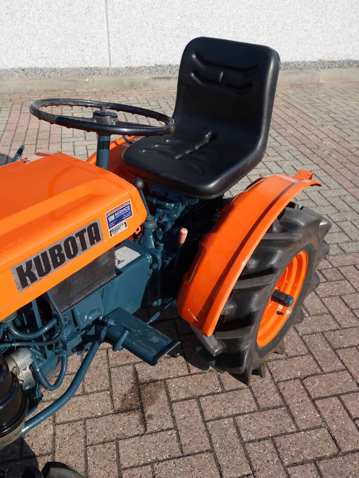 Kubota B6000 4wd • VM Service