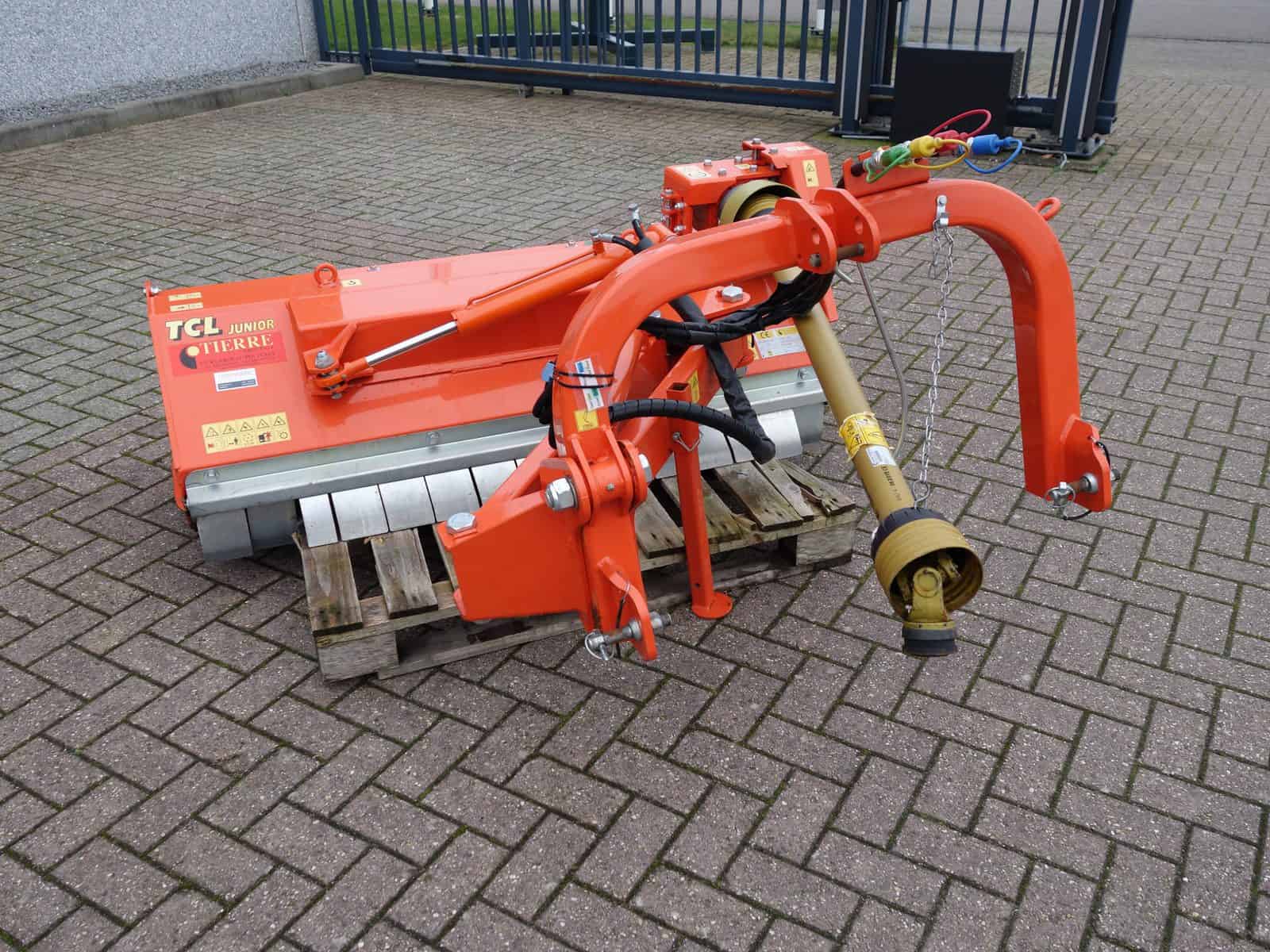 Tierre TCL Junior 160 • VM Service