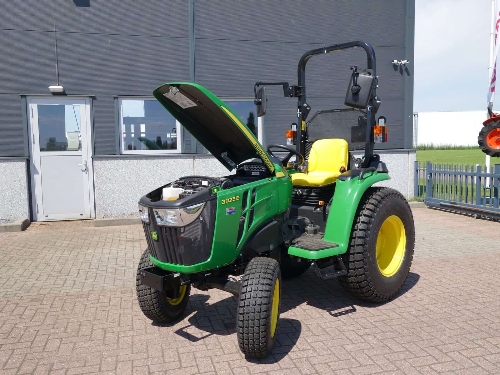 John Deere 3025E 4wd HST • VM Service