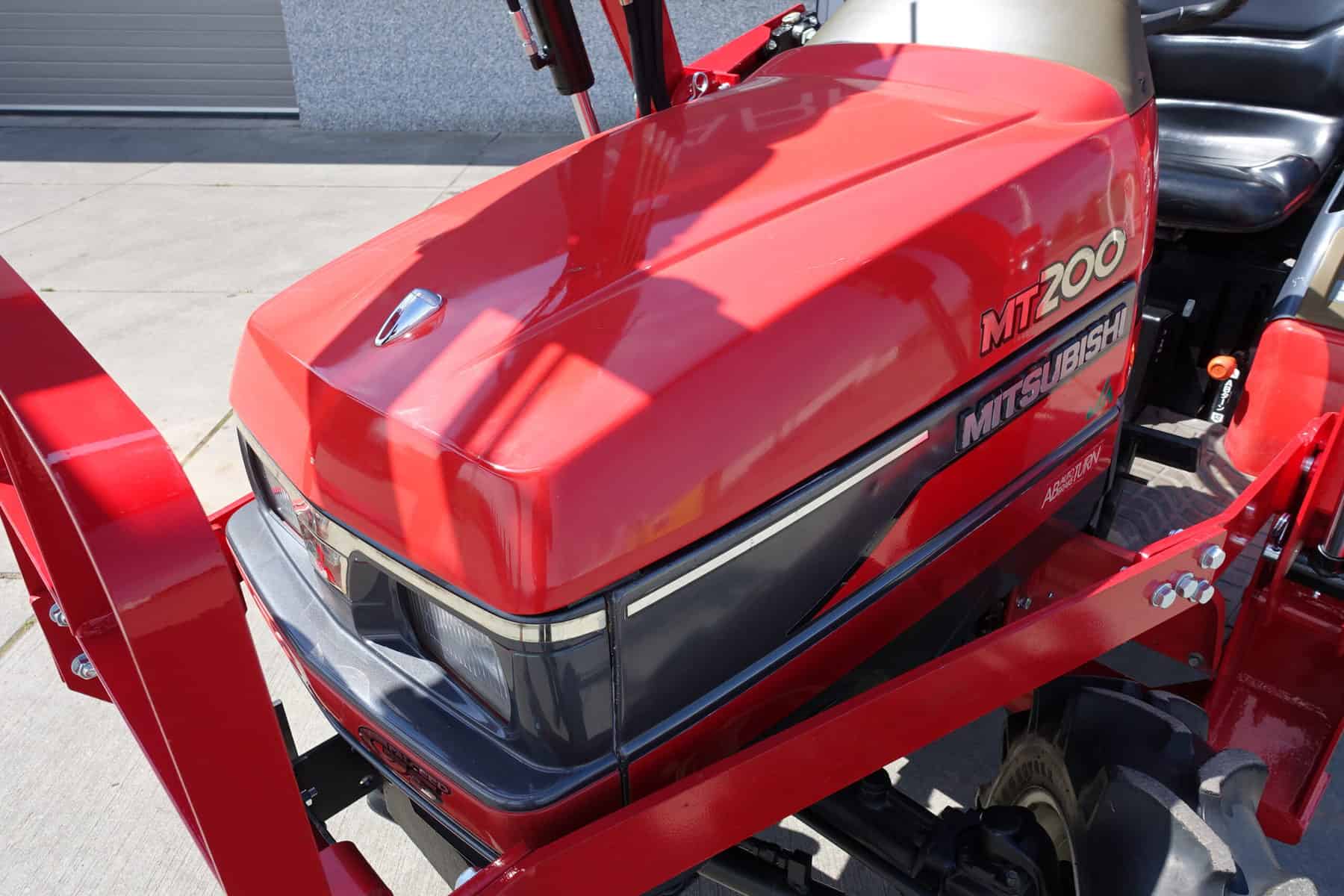 Mitsubishi MT200 4wd • VM Service