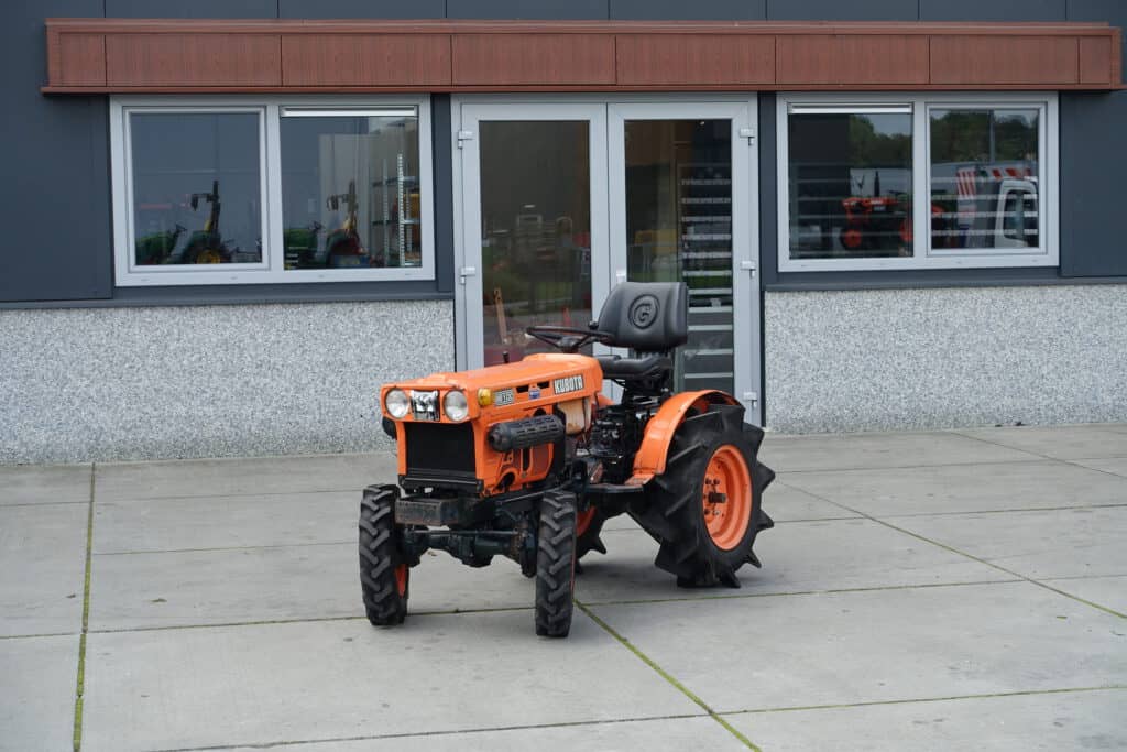 Kubota B6100 4wd • VM Service