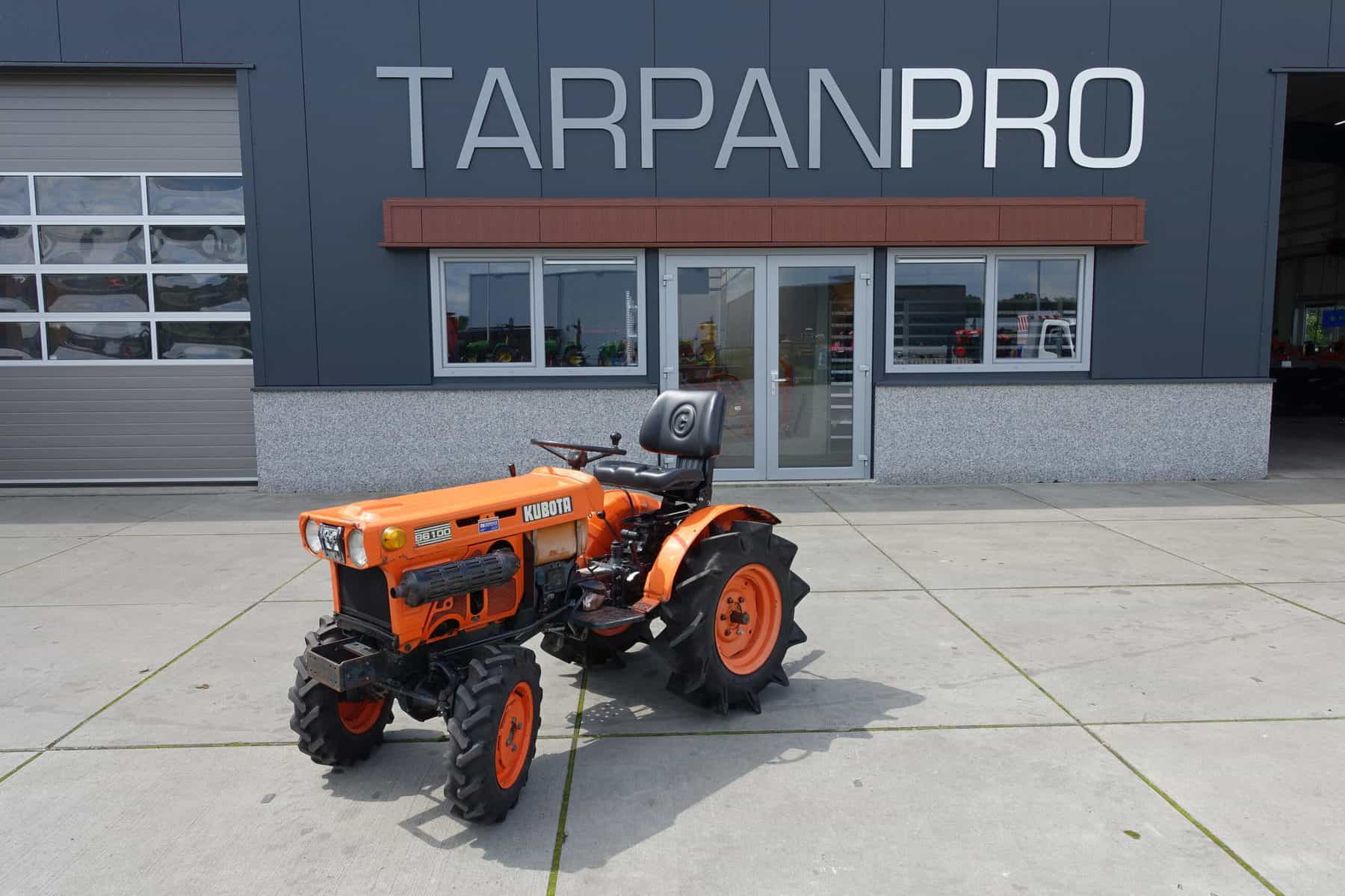 Kubota B6100 4wd • VM Service