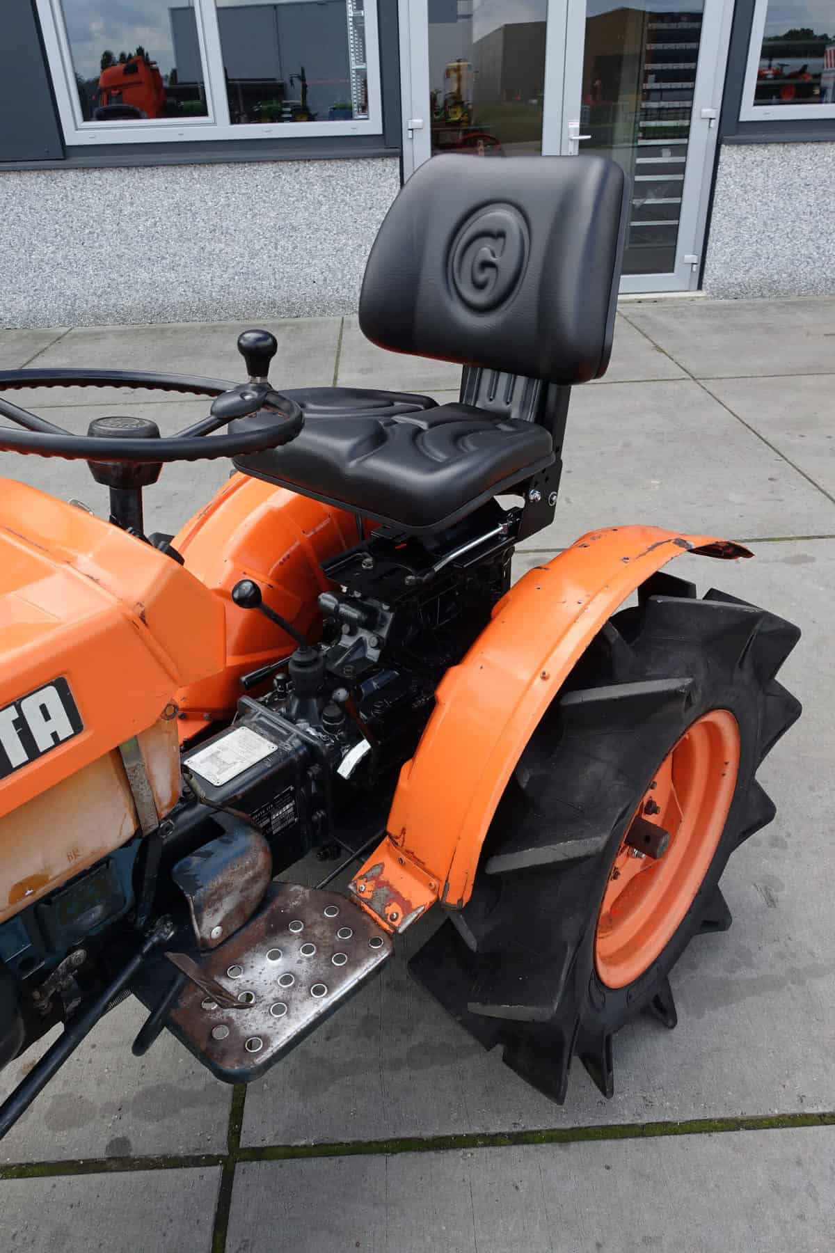 Kubota B6100 4wd • VM Service