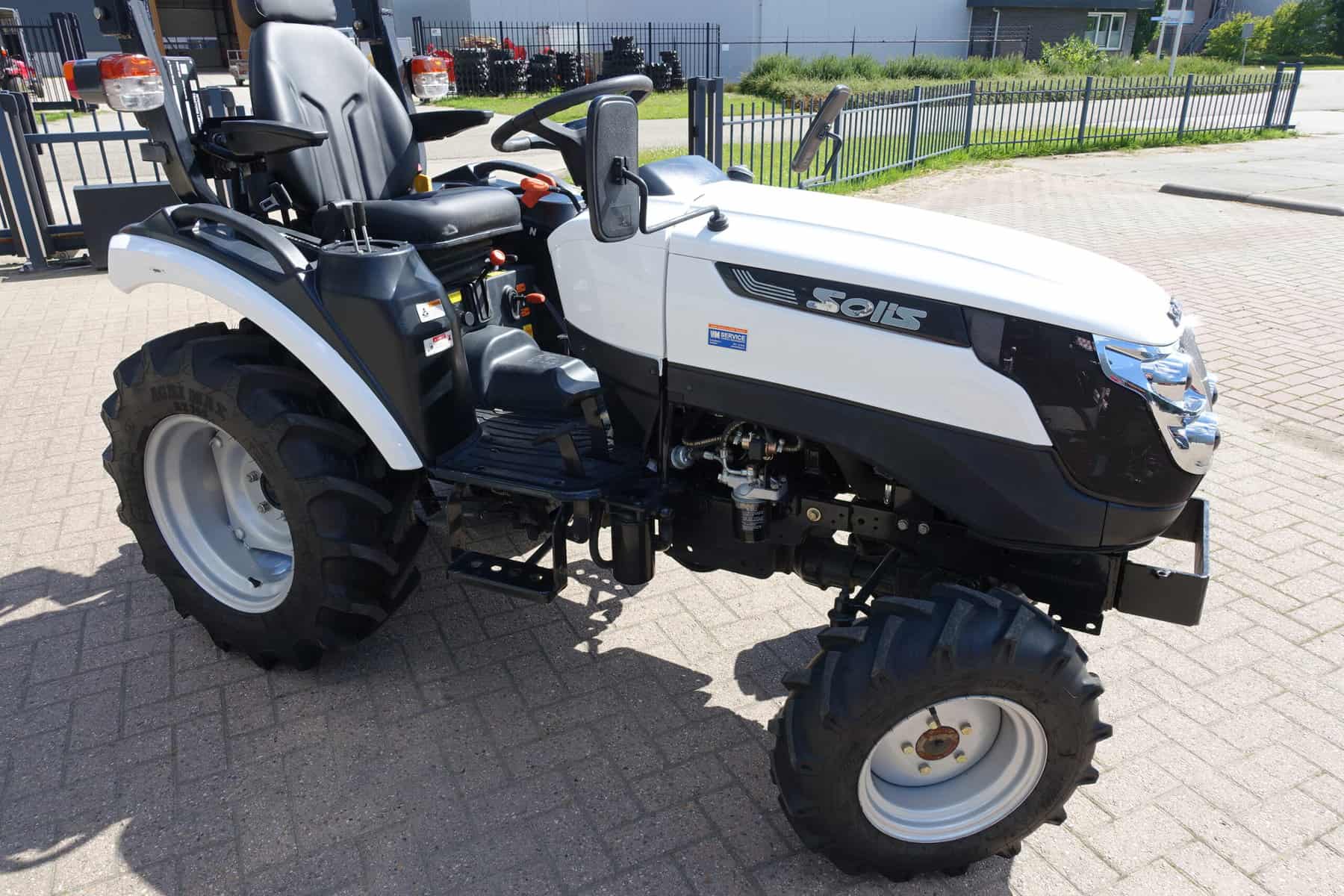 Solis 26 4wd HST • VM Service