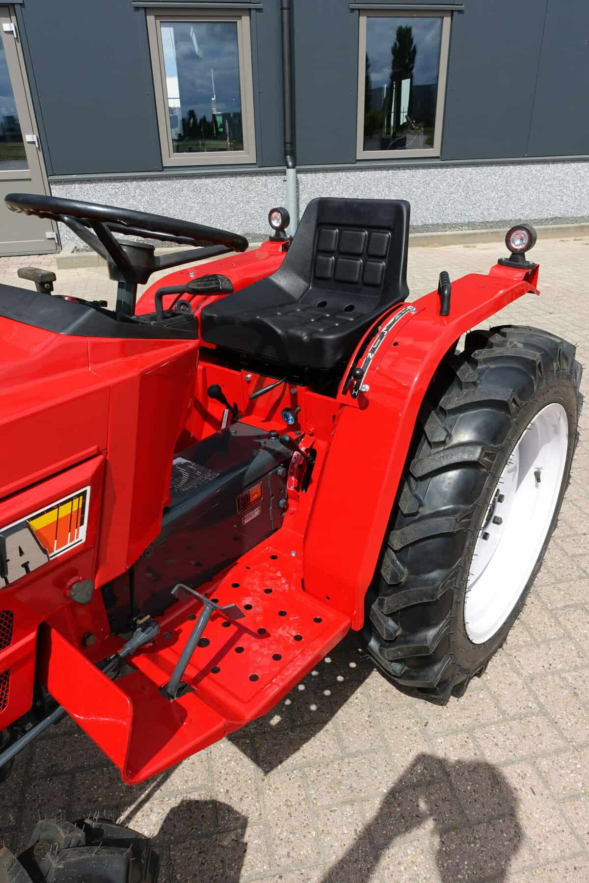 Shibaura P17F 4wd • VM Service