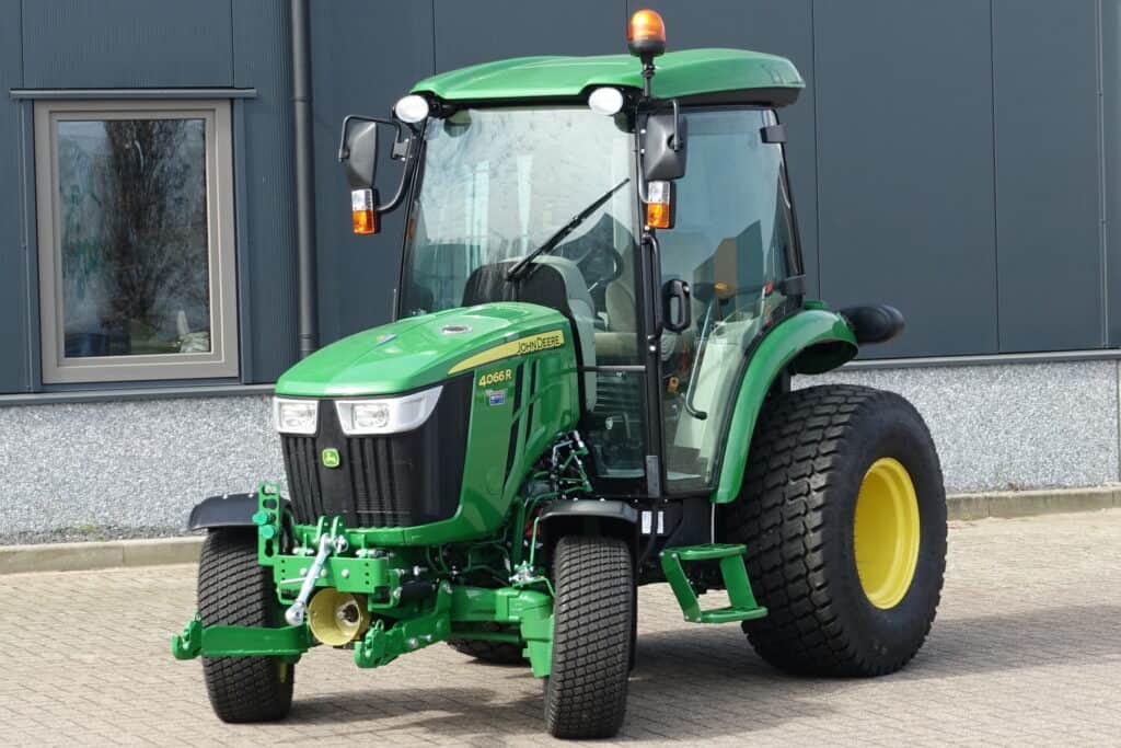 John Deere 4066R 4wd HST • VM Service